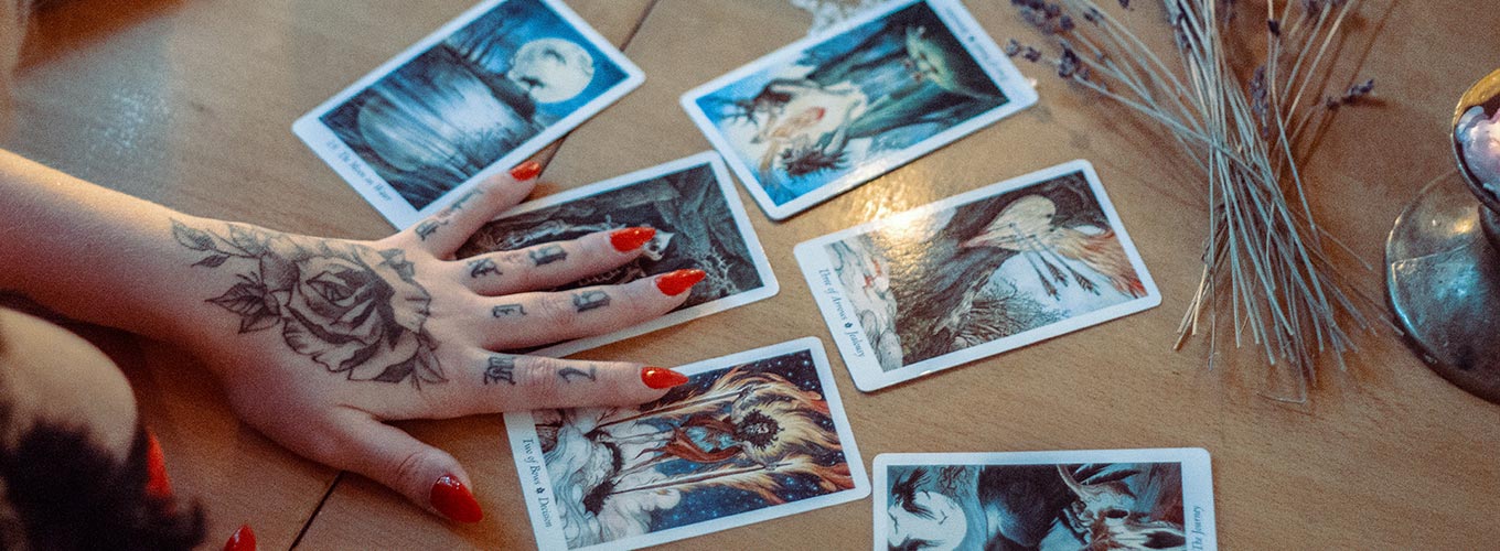 20 tipos de oráculos: conheça todos! • Guia da Alma
